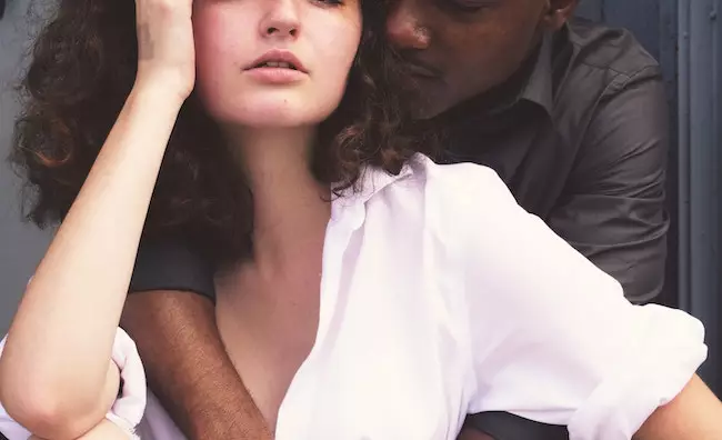 Vrouwen in interraciale relaties delen de meest frustrerende opmerkingen die ze krijgen