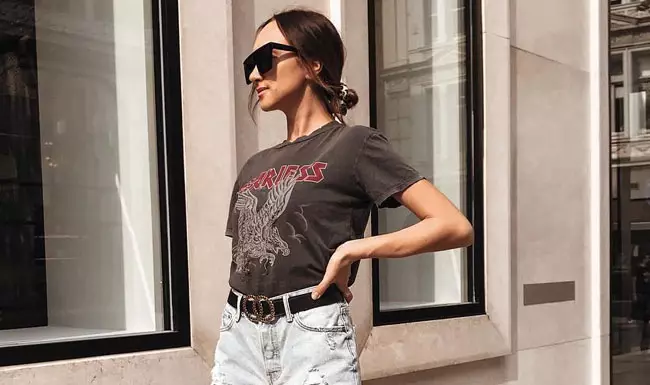 In che modo le ragazze alla moda indossano i pantaloncini di jeans in questa stagione