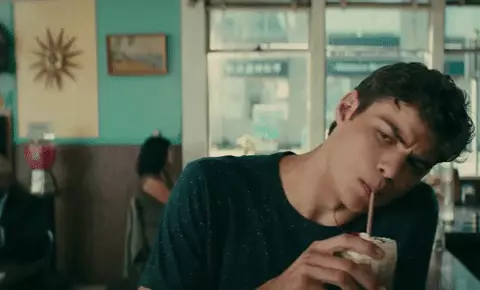 Noah Centineo Peter Kavinsky GIF - Pata & Shiriki kwenye GIPHY