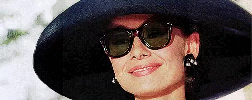 Audrey Hepburn Nod GIF - Bilatu eta partekatu GIPHY-n