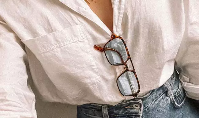 6 nieuwe manieren om je witte button-down te stylen