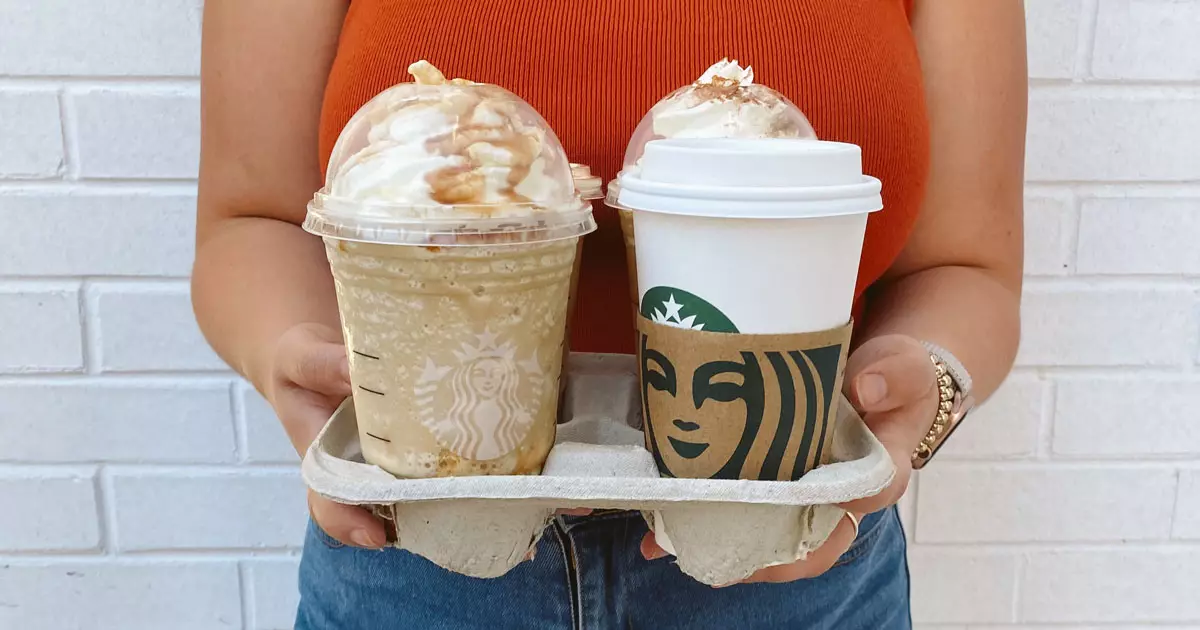 Ihe ọ drinksụ drinksụ Fall Starbucks niile, akwadoro